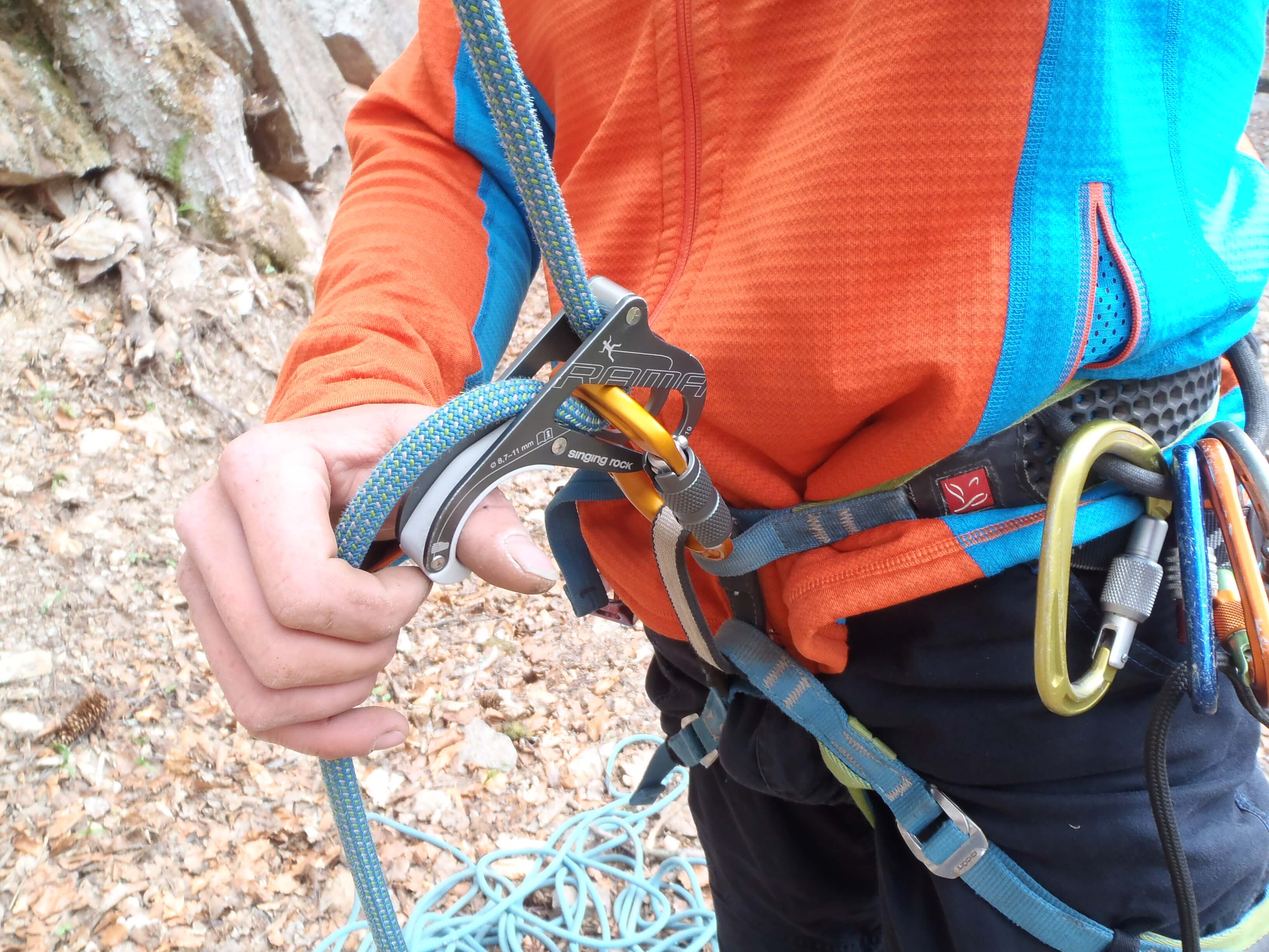 Recenze: Singing Rock RAMA SET – lehké jistítko | SvětOutdooru