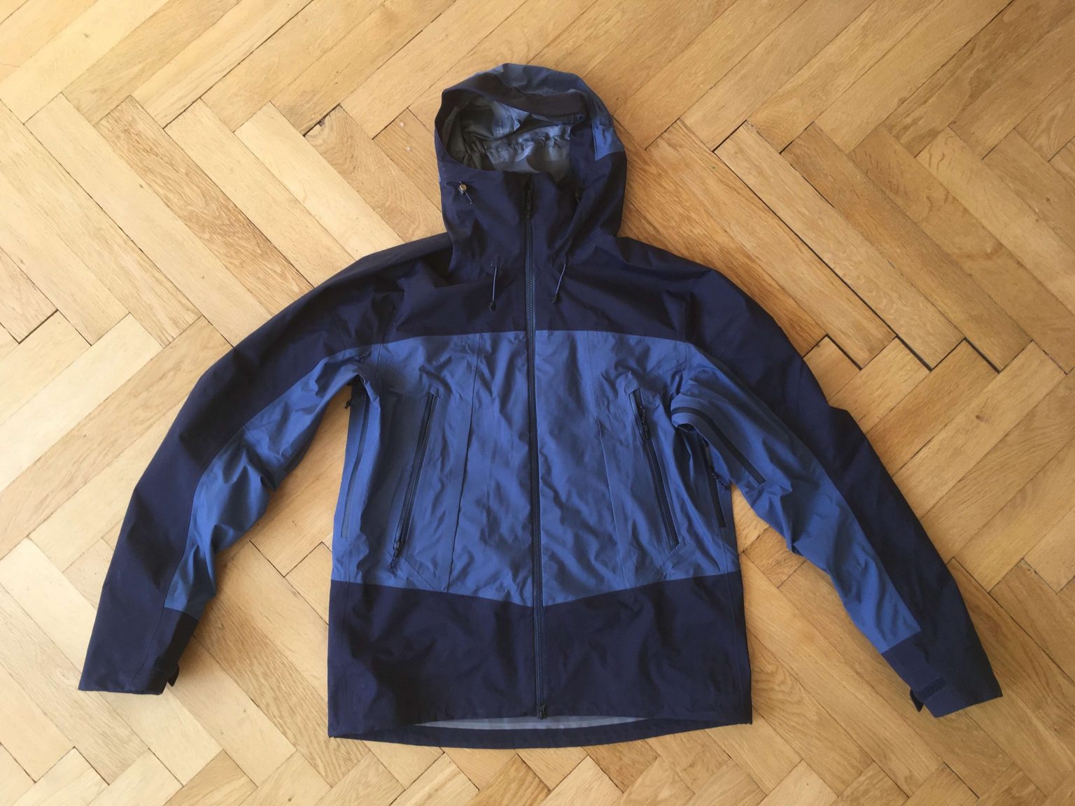 Recenze: DECATHLON FORCLAZ TREK 500 – PÁNSKÁ TREKOVÁ BUNDA | SvětOutdooru