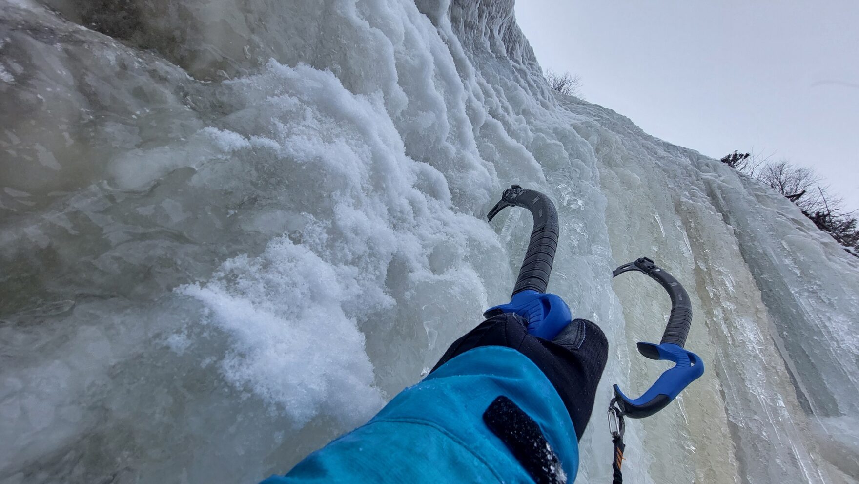 RECENZE: SIMOND MAMBA – CEPÍN NA LEDOPÁDY | SvětOutdooru